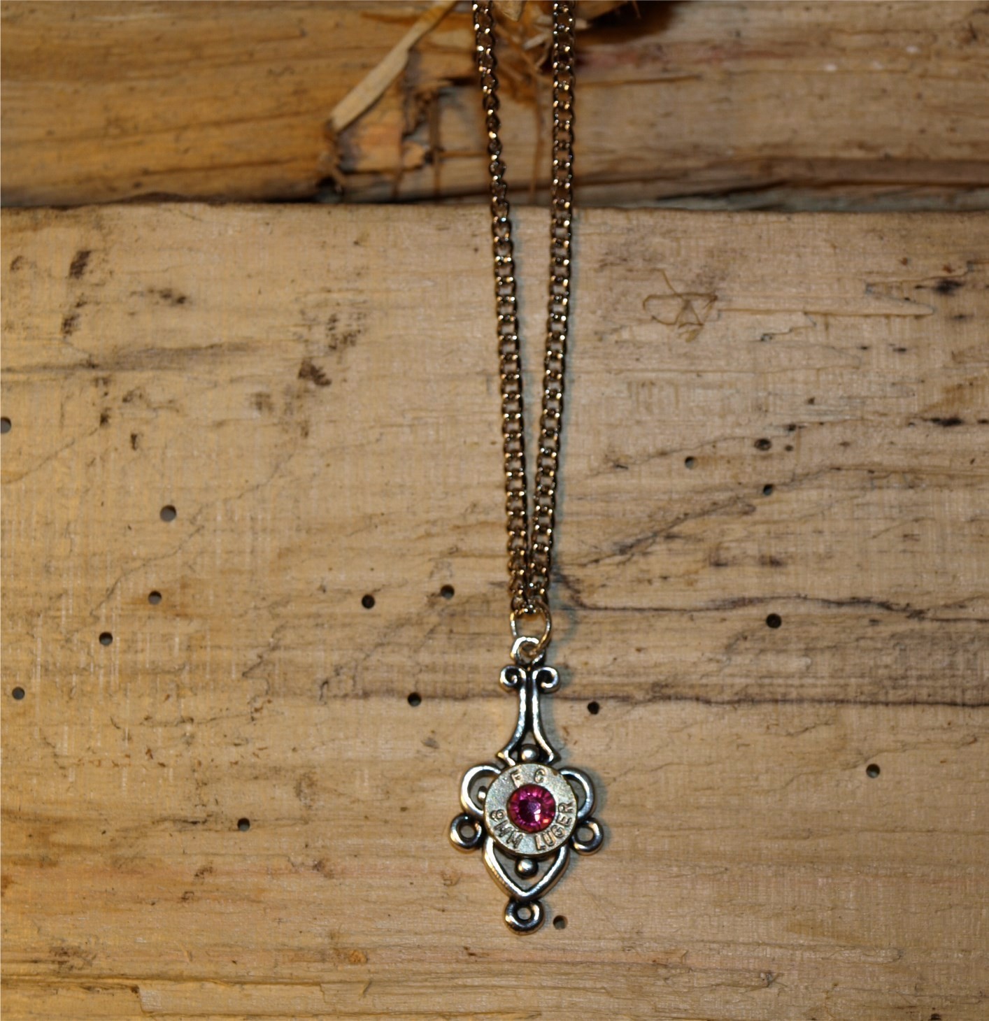 Ns-611S Fashion Silver Crown Bullet Necklace. Silver Crown Design with ...